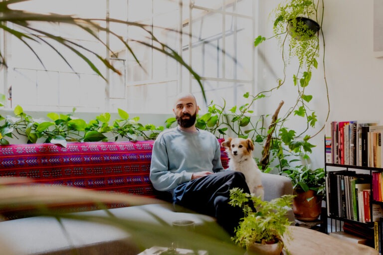 Adrián White: borradura y posibilidad - La Tempestad